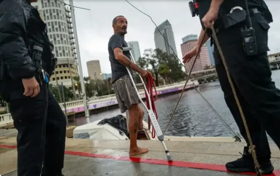 Viral Lieutenant Dan Florida Man Arrested for Trespassing in Tampa Bay ...